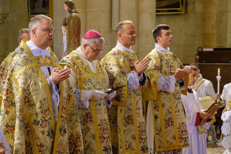 Ordinations sacerdotales conférées par Monseigneur Marc Aillet - FSSP - District de France