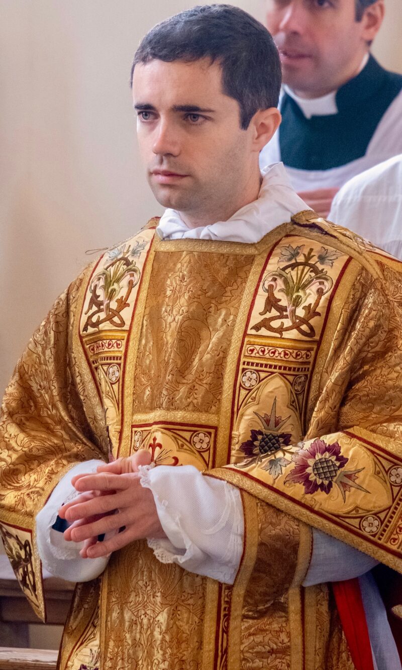 5 nouveaux prêtres pour l'Église catholique - FSSP - District de France